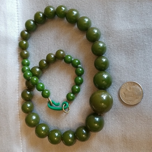 Source Unknown | Jewelry | Vintage Bakelite Green Necklace | Poshmark